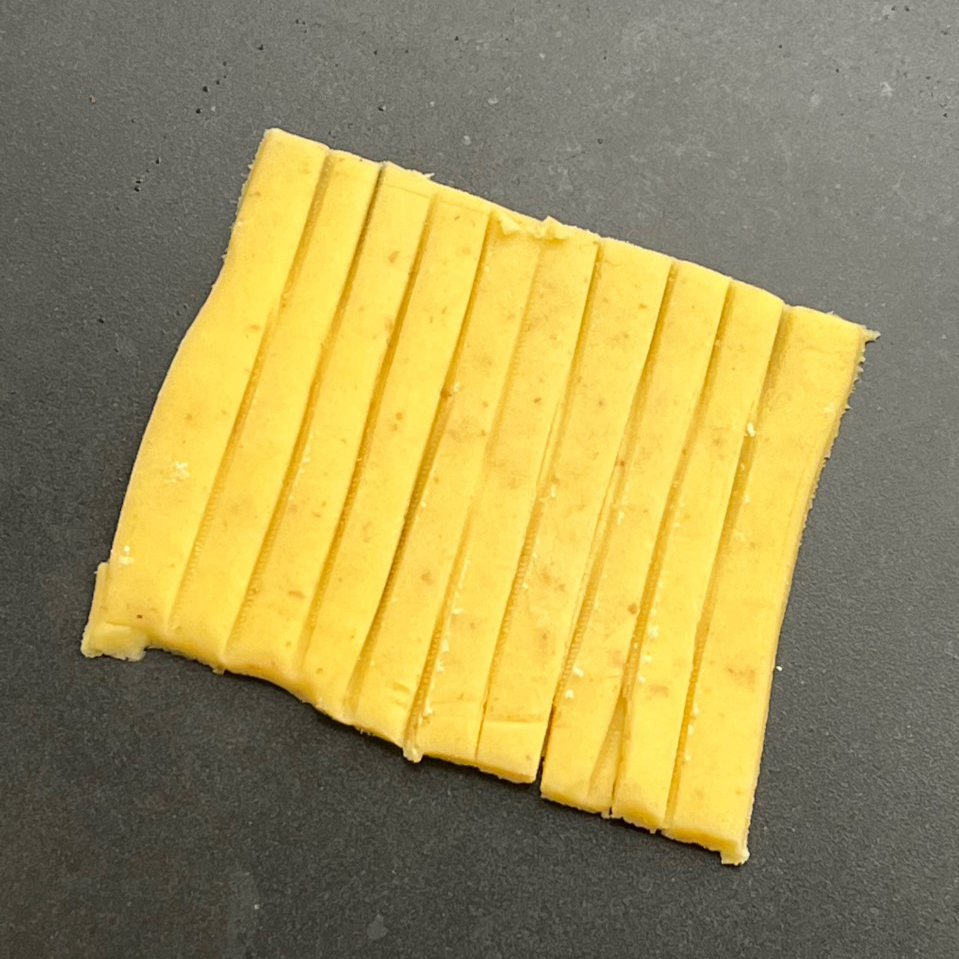 Gluten Free Apple in a Cage Pastry | Fillo Factory